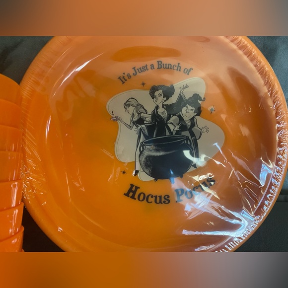 Disney | Holiday | Disney Hocus Pocus Plastic Plates And Cup Set | Poshmark